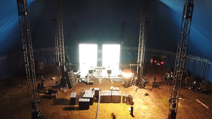 Demain direction le bal de l horreur Flammes / pyro / streamers ...